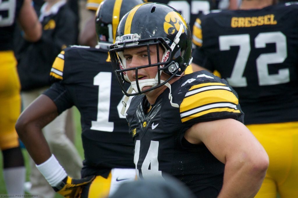 Cowboys sign LB James Morris