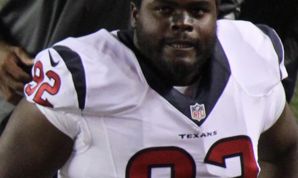 Ex-NFL player Louis Nix shot while putting air in his tire (Posted this ...